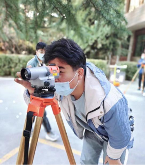 甘肃交通职业技术学院-招生就业信息网 | | 用热爱激起心中那股干劲——优秀毕业生邱佳豪